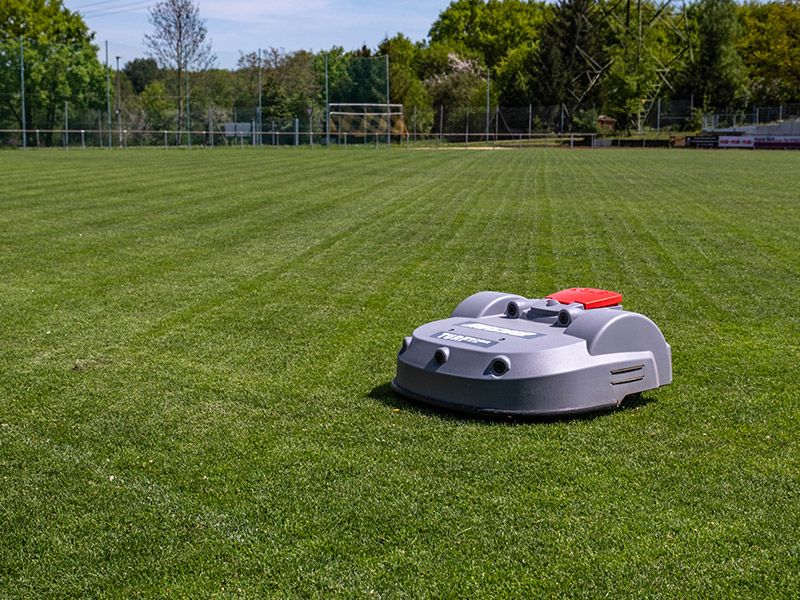ECHO TM-850: Profi-Mähroboter für perfekte Sportplätze